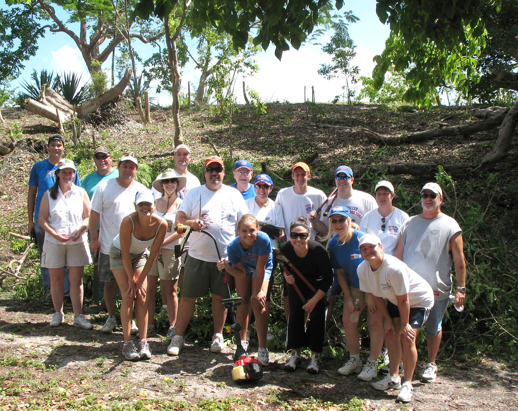 Gators Pitch In – Randell Research Center